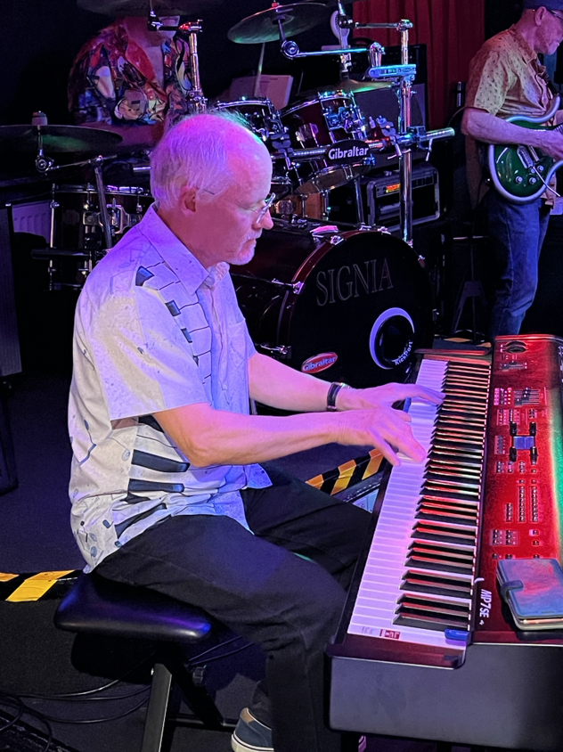 Charlie Farley Band – Rock, pop and blues covers band based in Cheshire